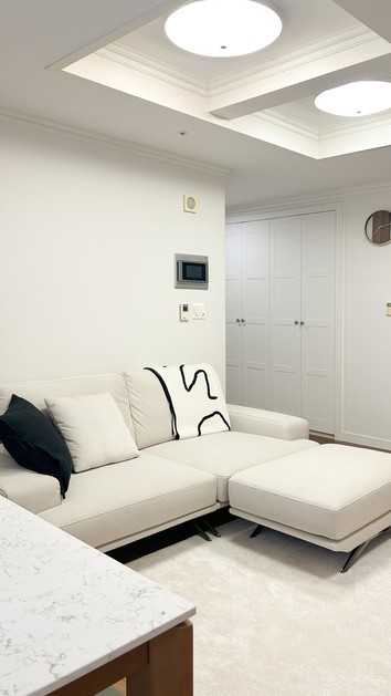 공간 분리와 무드에 집중한 20평대 홈스타일링(서초트라팰리스, 24PY) : HOME