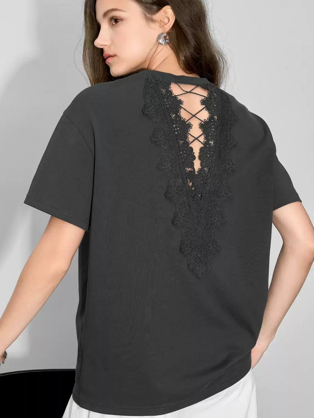 Sheer Lace Back Relaxed Top : 엘레니크(Elenique)