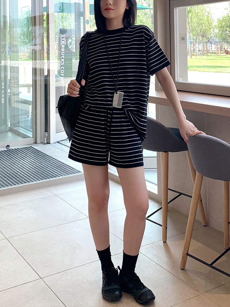 Ebon Stripe Ease Set ( Top & Shorts : Sold Separately ) : 소냐도르(soñador)