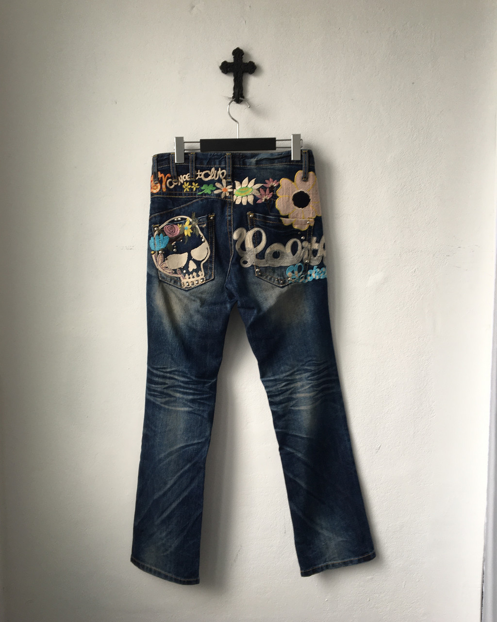 Back needle work point denim pants : sanmountains