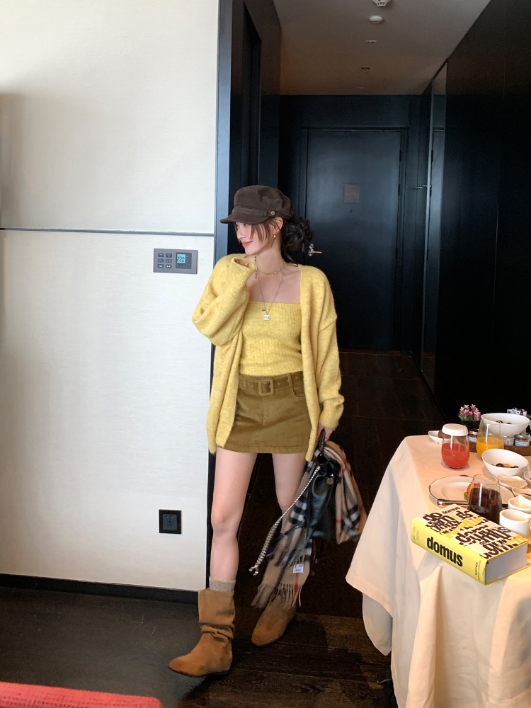 DULA Velvet A-Shaped Butt Short Skirt : 프티베 petitbe