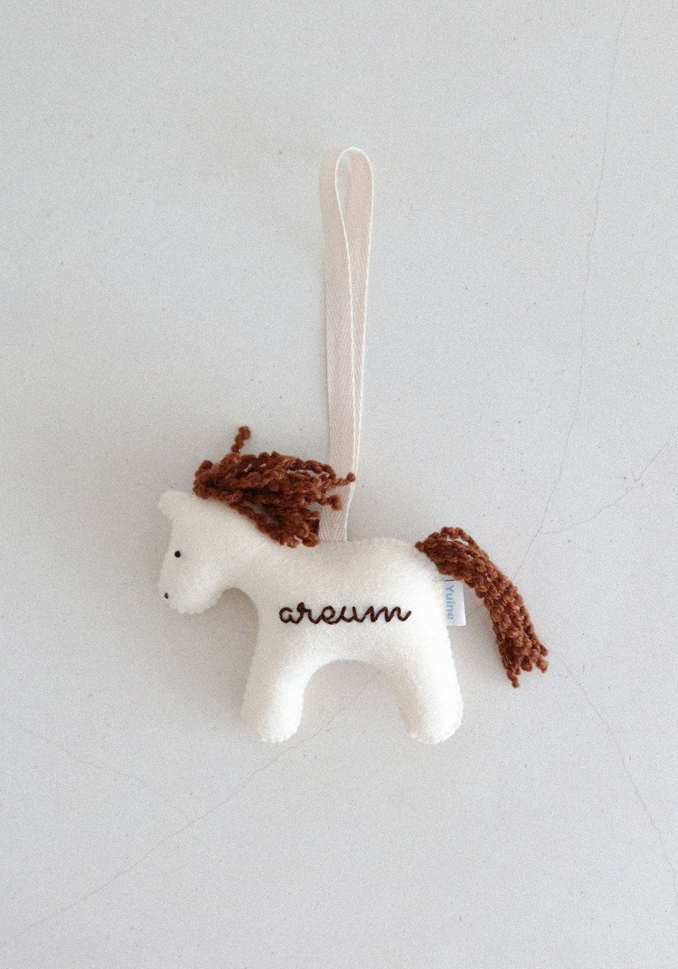 (Pre-Order) Pony Name Tag - Ivory : YUINE - 유이네