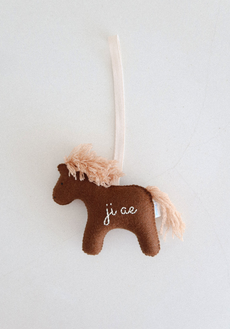 (Pre-Order) Pony Name Tag - Brown : YUINE - 유이네