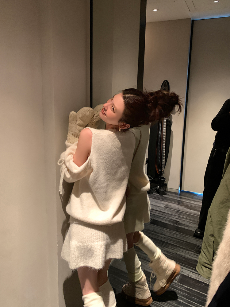 DULA Nordic Weekend Shoulder Sweater + Knit Skirt Set : 프티베 petitbe