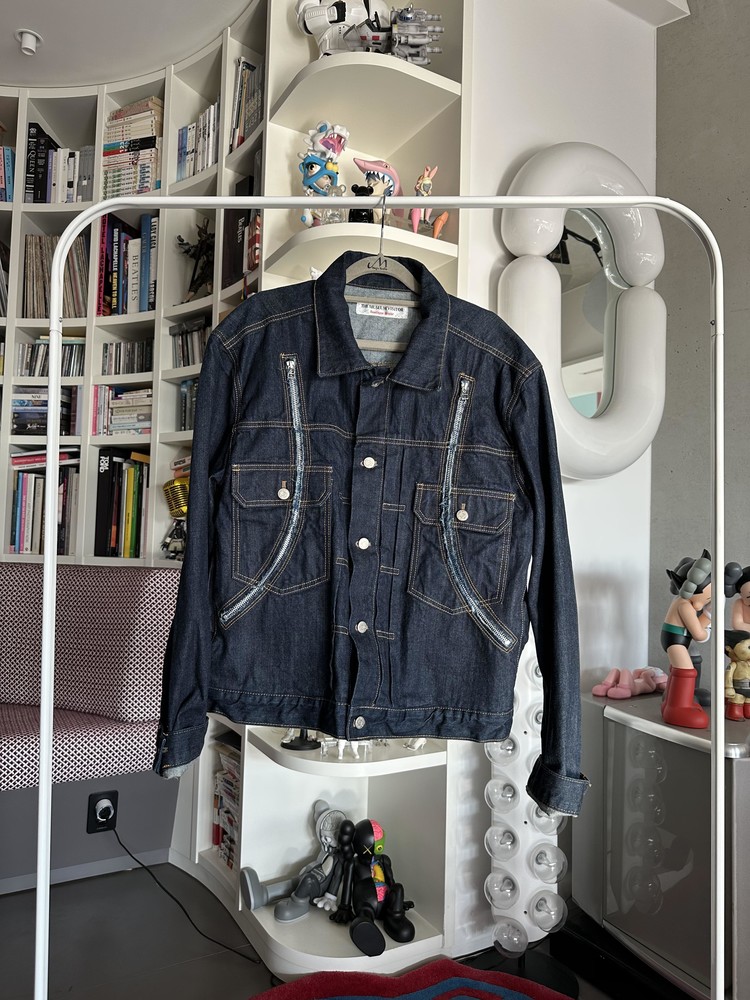 MUSEUM VISITOR CURVED ZIPPER DENIM JACKET : DREAM FACTORY