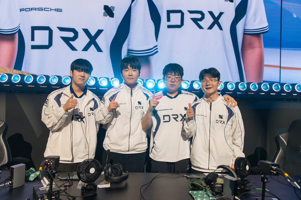 DRX, 그파 첫날 3위…위기서 '손수 튀긴 치킨' 빛났다 : DRX | NEWS