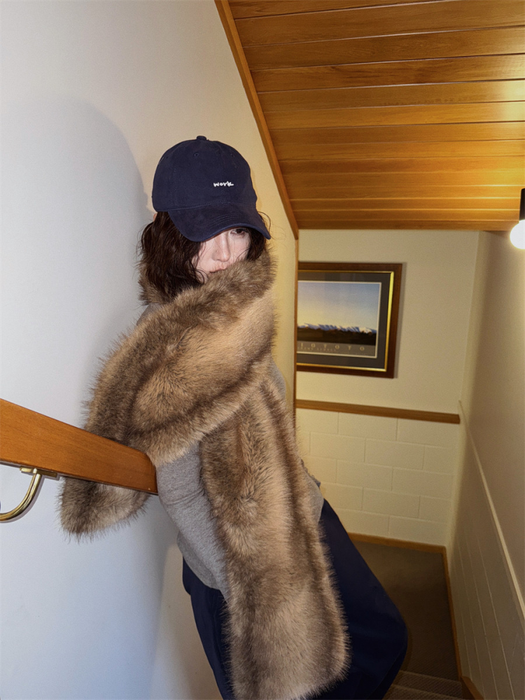 MOE Fur Collar Pocket Winter Scarf : 오에디 oedi
