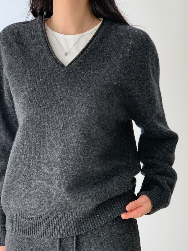 Aro fine wool deep V knit (5color) : 오버플레르 OVERFLEUR