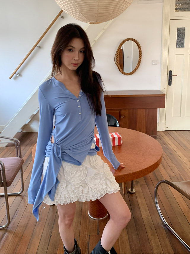 Two-Way Mini Pleated V-neck Ribbon Fitting Top : 니에 nieh