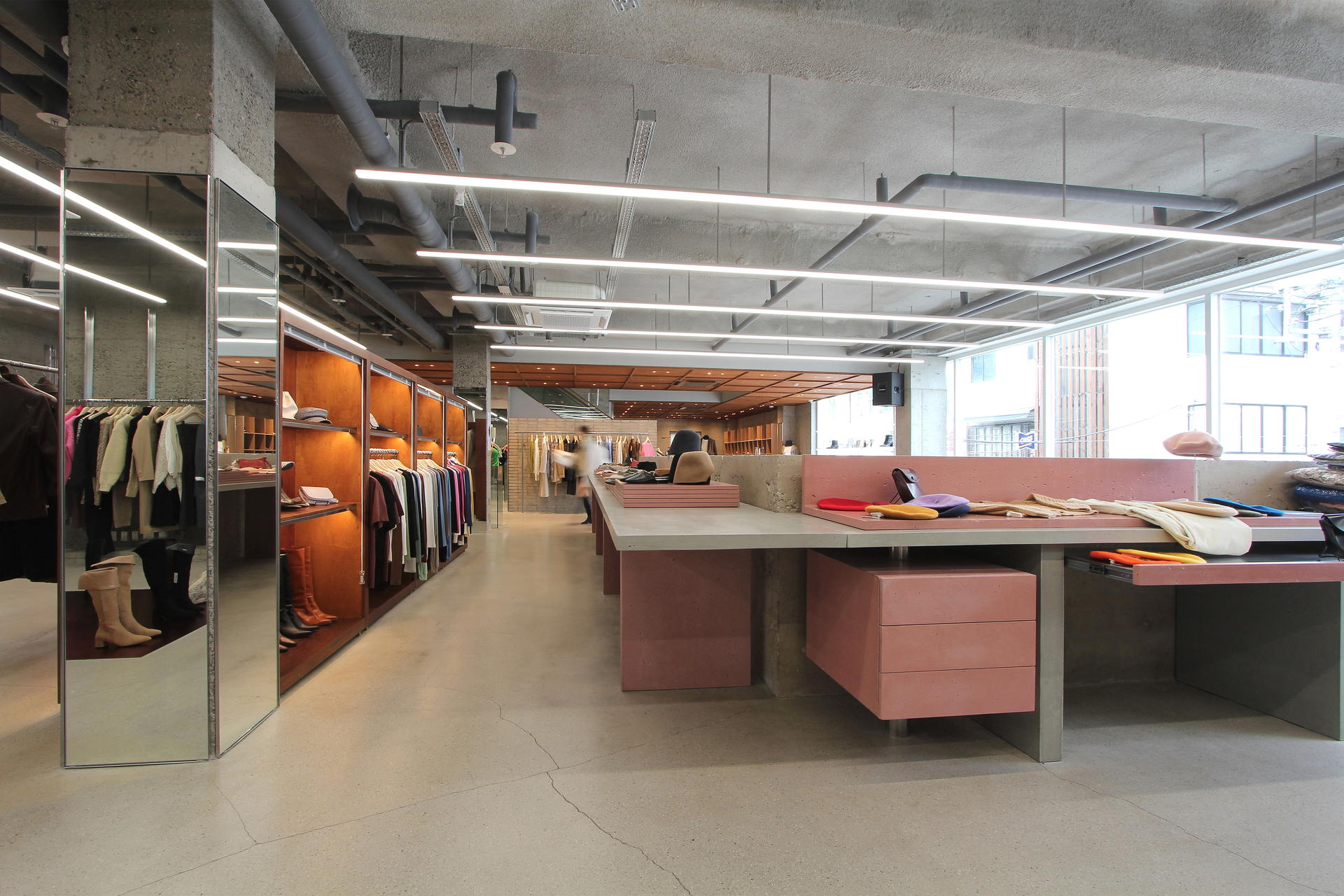 STYLENANDA Flagship Store 2F (Hongdae) : UHPC 디자인 콘크리트 디크리트