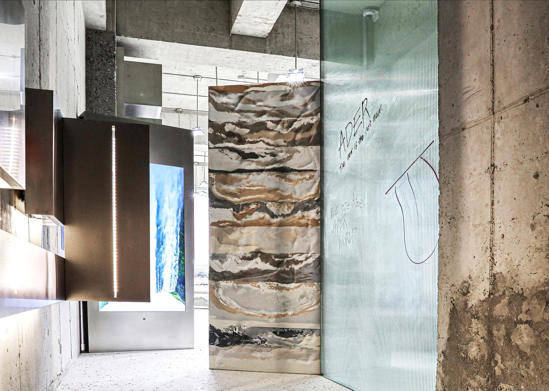 Ader Space 3.0 Flagship Store (Sinsa) 3F Ader Showroom : UHPC 디자인 콘크리트 디크리트