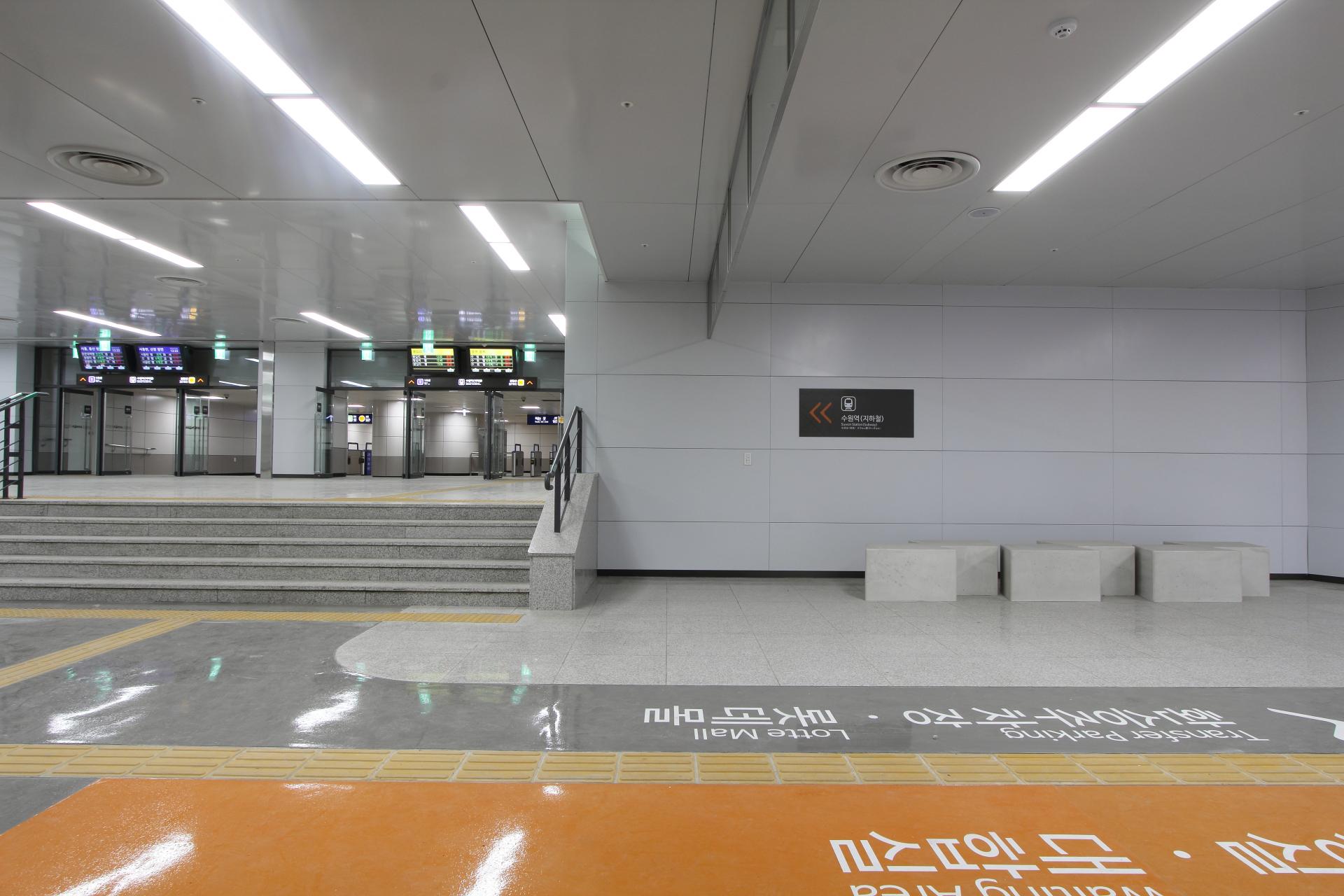 Suwon station transit center : UHPC 디자인 콘크리트 디크리트