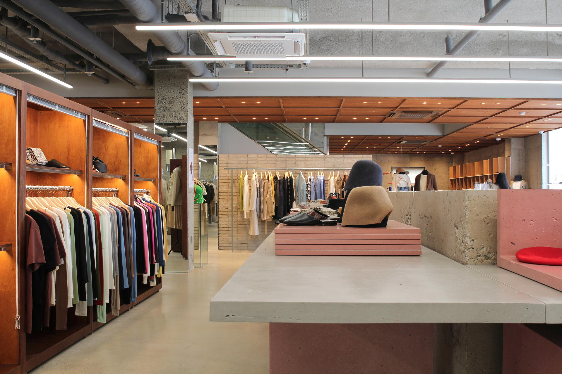 STYLENANDA Flagship Store 2F (Hongdae) : UHPC 디자인 콘크리트 디크리트