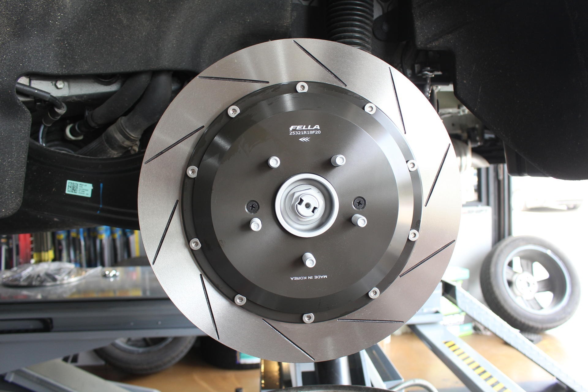 [쏘렌토 MQ4] 펠라 6P 브레이크 + 리어 확장 370mm : 더시프트 | 튜닝 갤러리