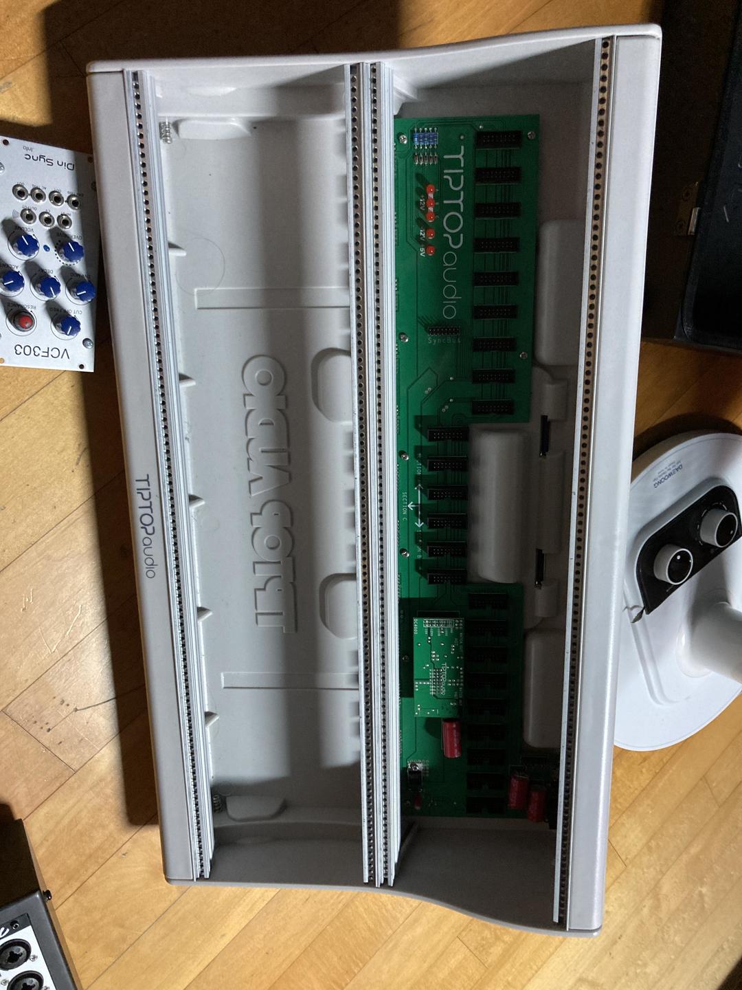 [판매완료]Tiptop mantis Eurorack Case : 옥토모 OCTOMO