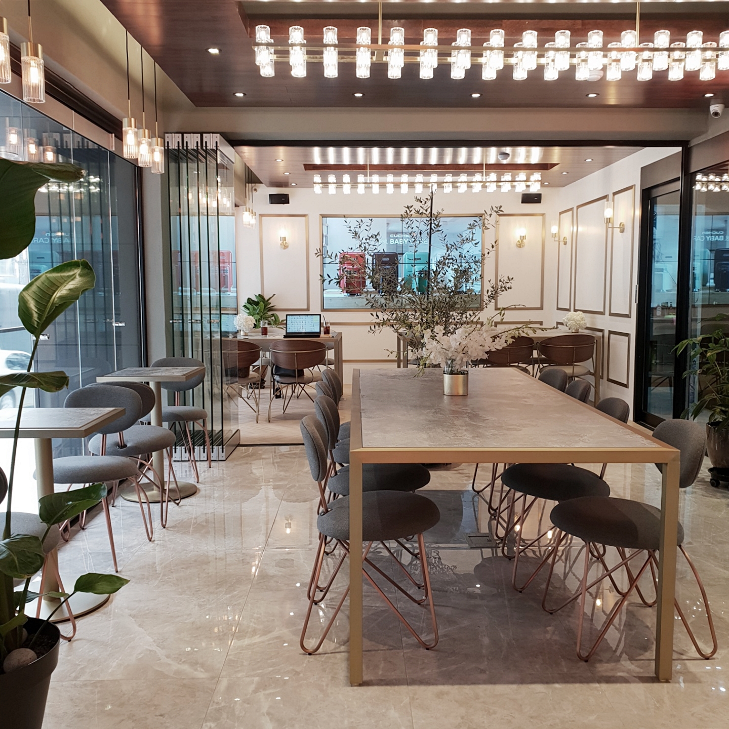 쿠첸체험센터에 전시된 marmo loop dining chair : 링크플레이스 Linkplace