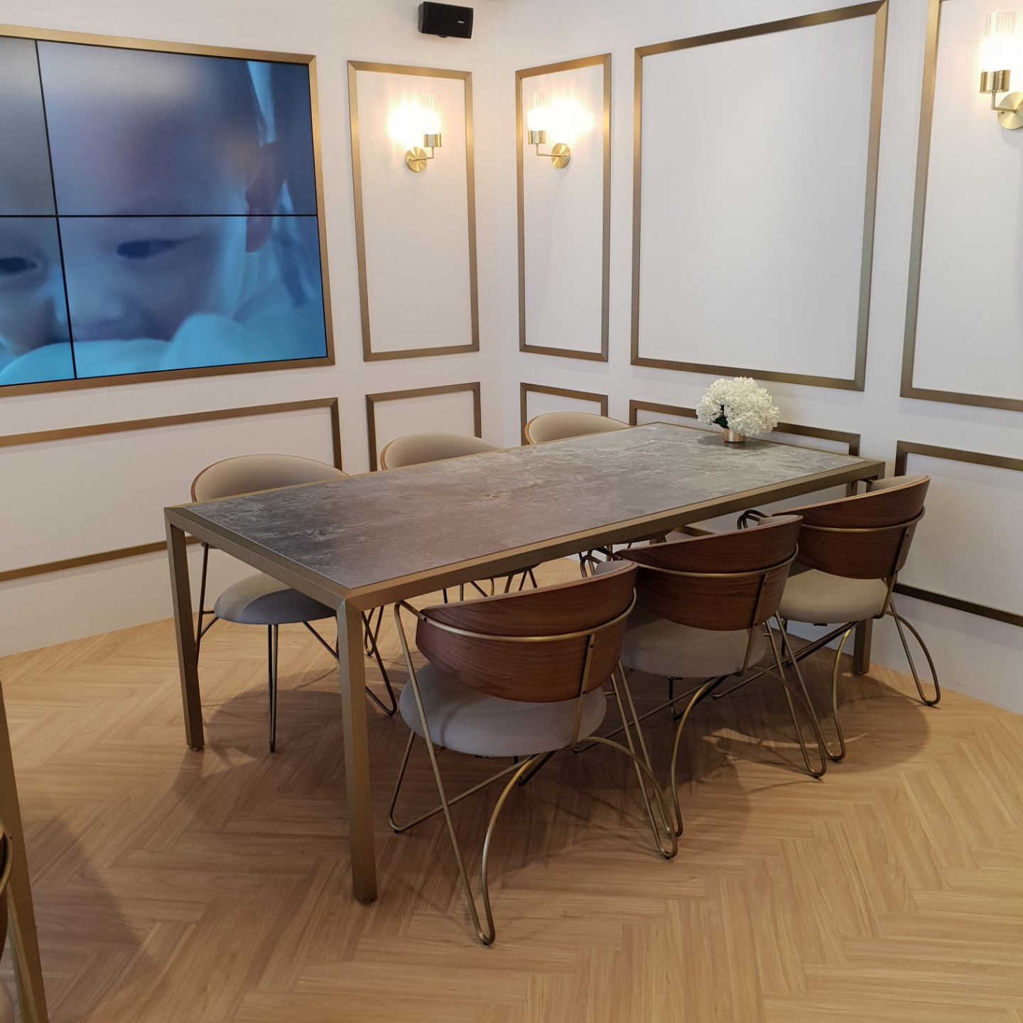 쿠첸체험센터에 전시된 marmo loop dining chair : 링크플레이스 Linkplace