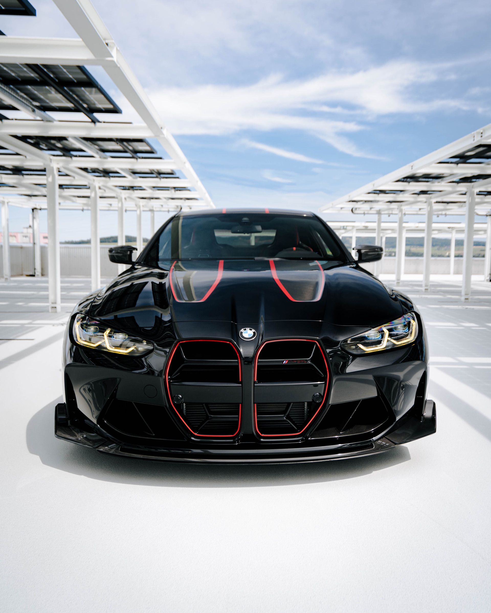 위협적인 모습의 블랙 사파이어 메탈릭의 BMW M4 CSL을 감상해 보세요! : BMW의 모든 뉴스를 제공합니다