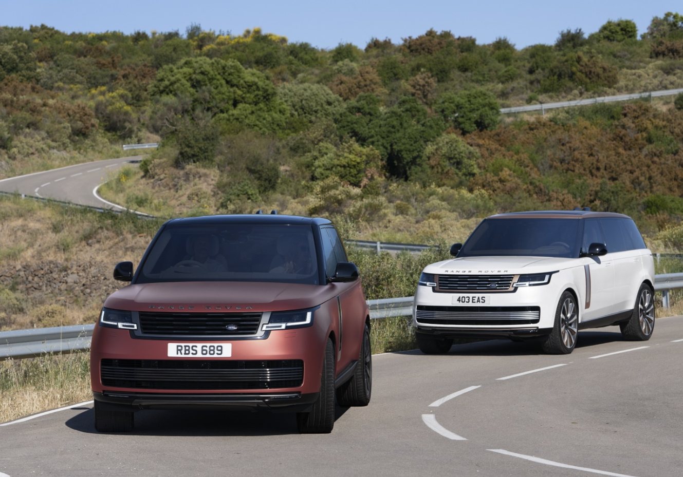 재규어 랜드로버 코리아가 랜드로버의 플래그십 럭셔리 Suv 올 뉴 레인지로버를 섬세하게 재해석하고 랜드로버 Svo팀의 장인 정신으로 차별화한 비스포크 모델 올 뉴 레인지로버