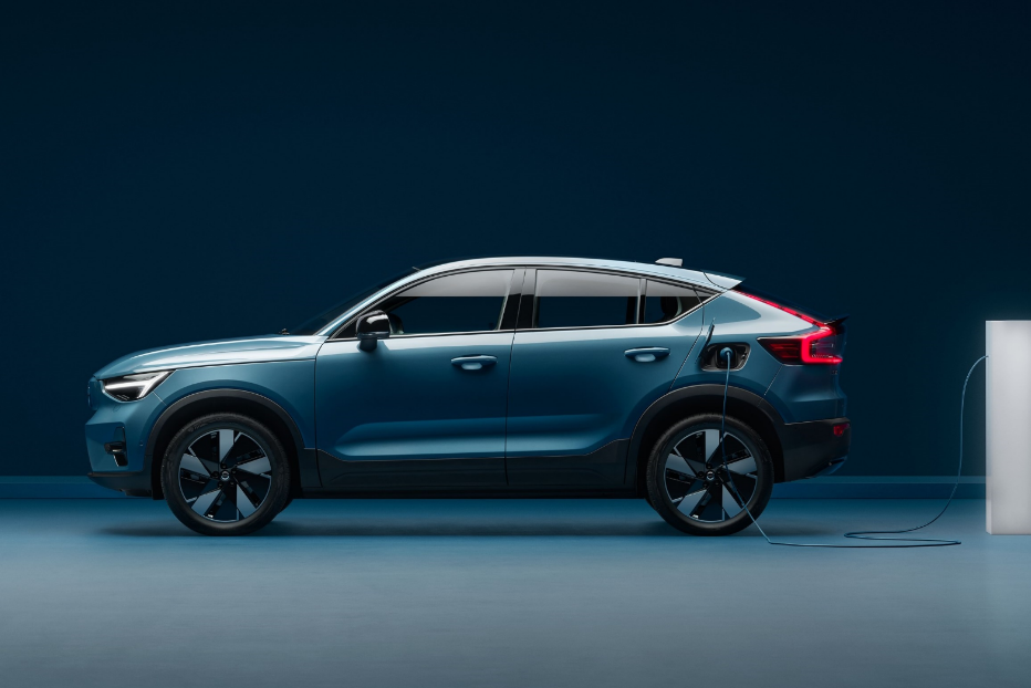 볼보자동차가 기존의 안정성에 성능이 강화된 C40 리차지와 XC40 리차지를 글로벌 공개했습니다. 이번에 공개된 XC40 리차지와 C40 리차지는 25년 만에 볼보자동차가 ...