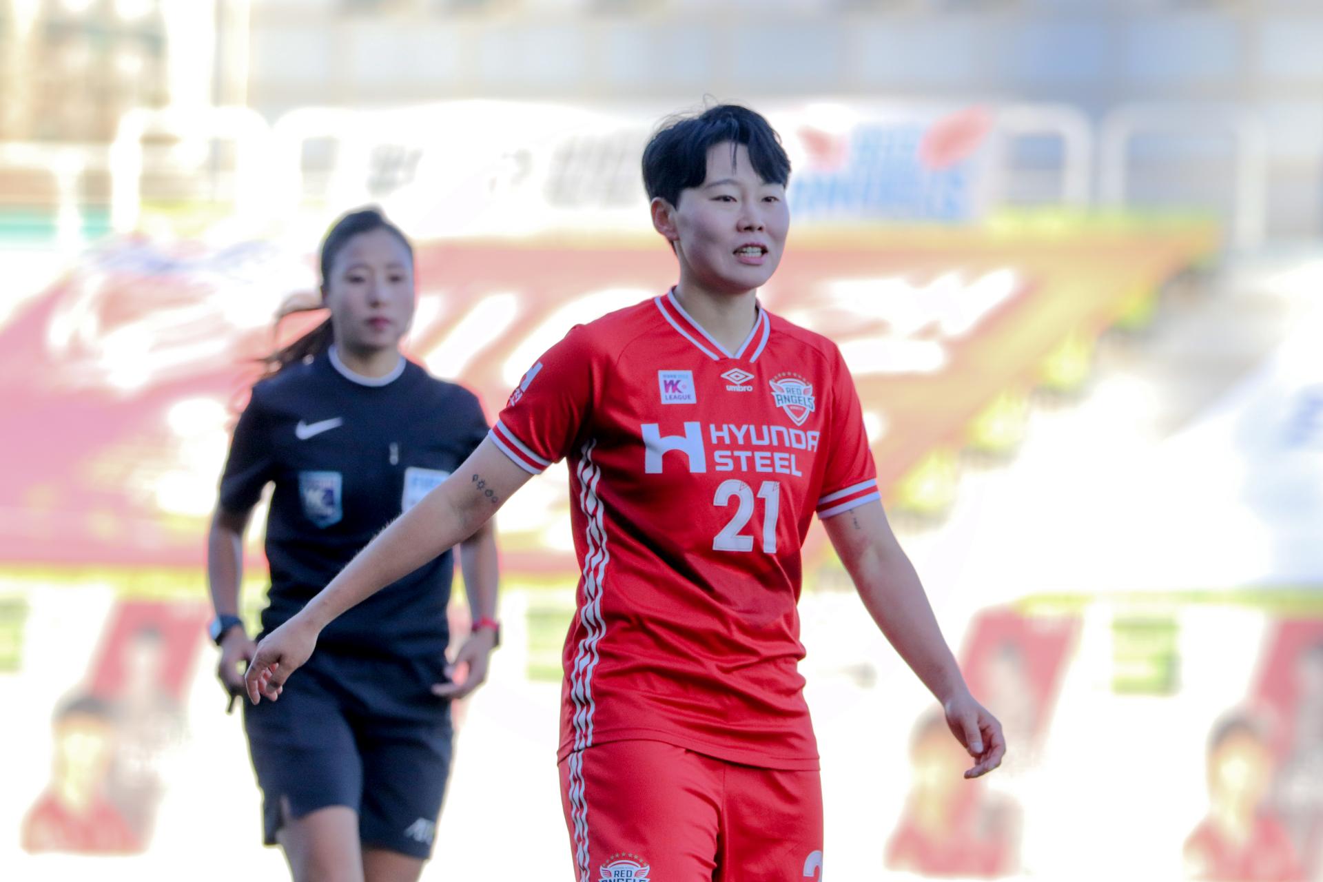 2022_WK리그_플레이오프 챔피언 결정전 2차전_인천현대제철 vs 경주한수원 (인천 남동 아시아드)_MVP 인천현대제철 이민아선수 : kwff