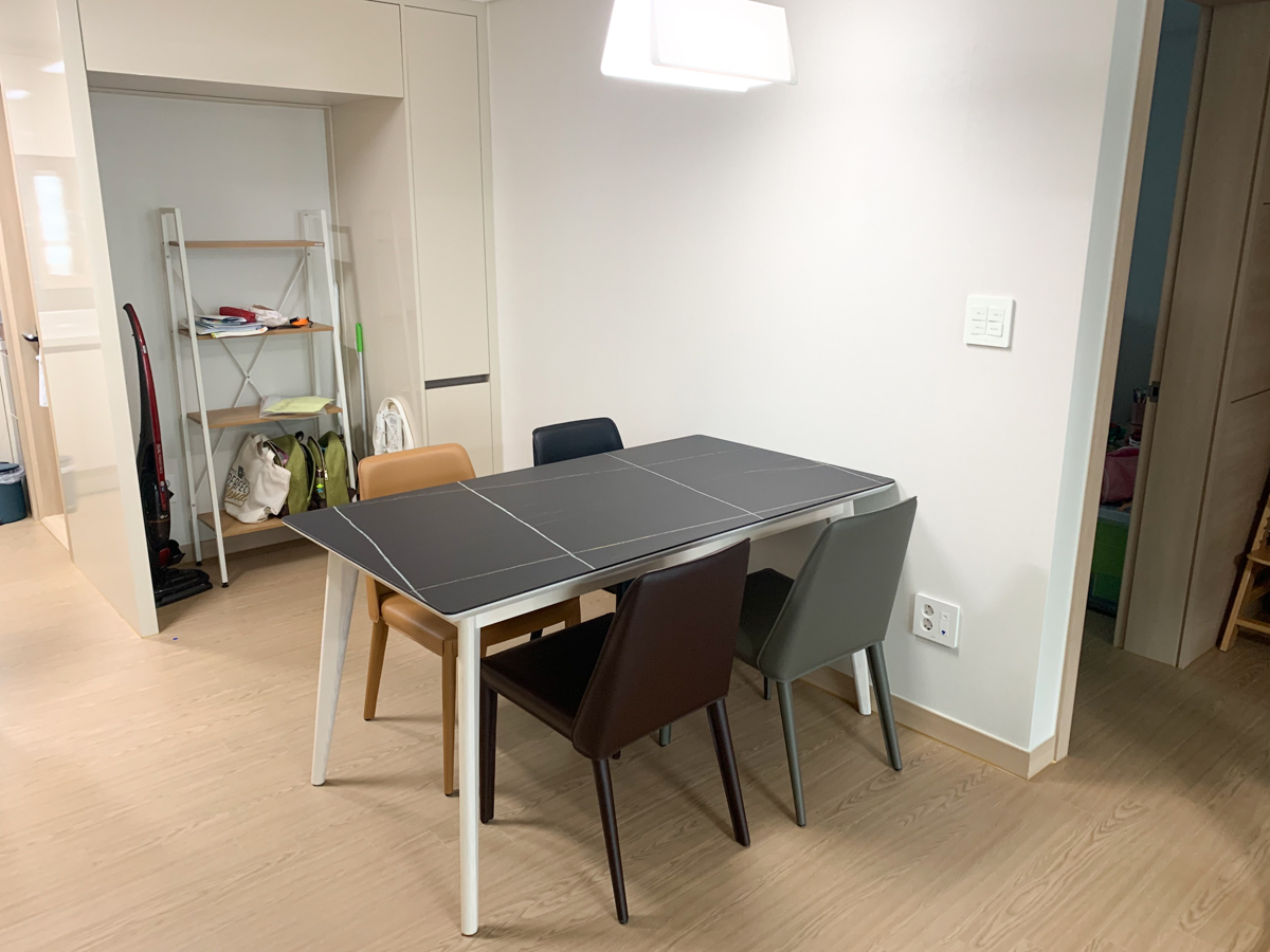 부산 북구 금정산LH뉴웰시티 배송 - KT 테이블(화이트워시) : 고객님 댁에 놓인 프롬다이닝 제품