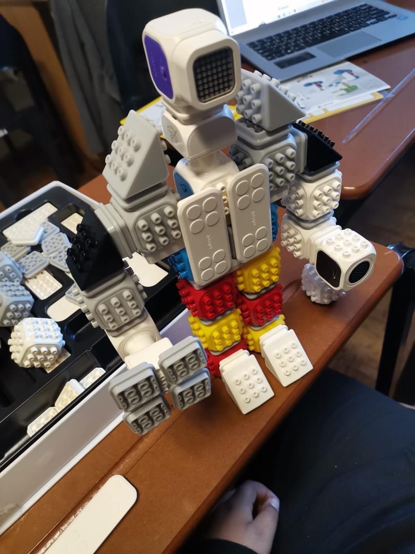 남아공 친구들과 교육중인 큐브로이드 : 글로벌 교육 현장