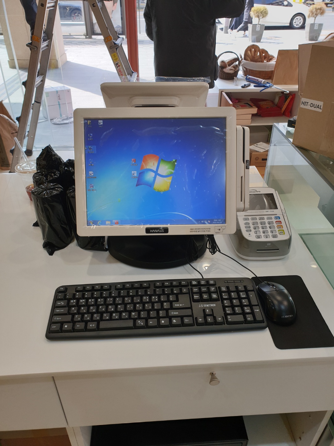 [SMT-T226] 서울 강남구 '르뱅룰즈' 이카드밴 포스 설치 완료하였습니다. : 이카드밴(주)