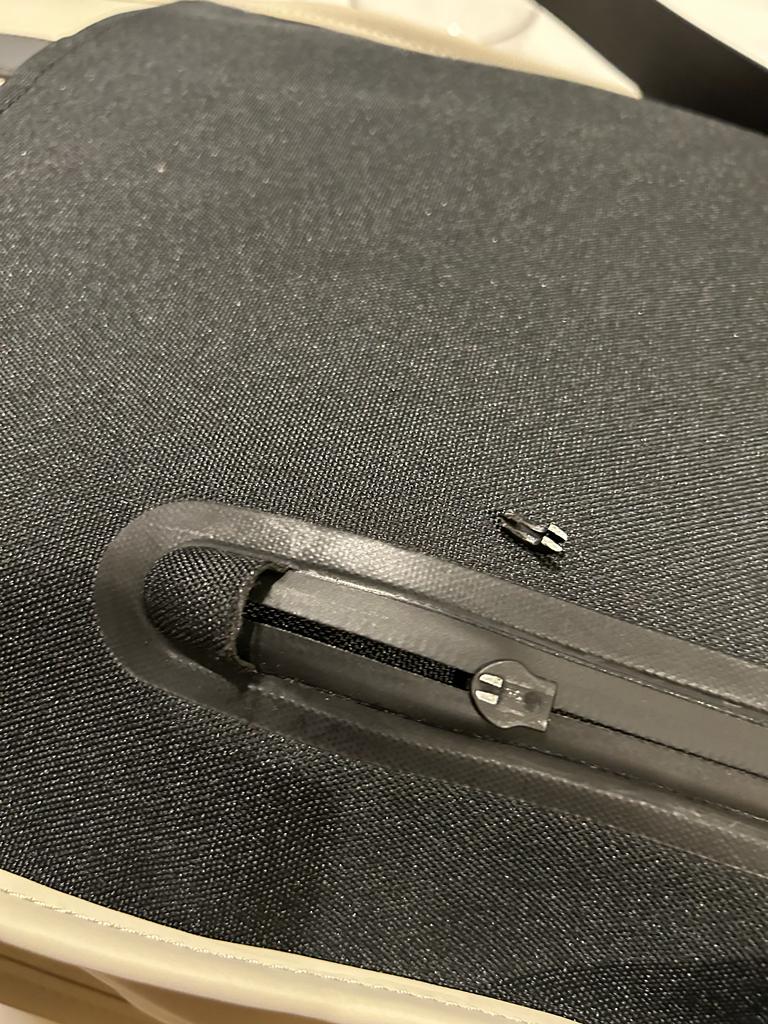 Broken Zip : FRAME