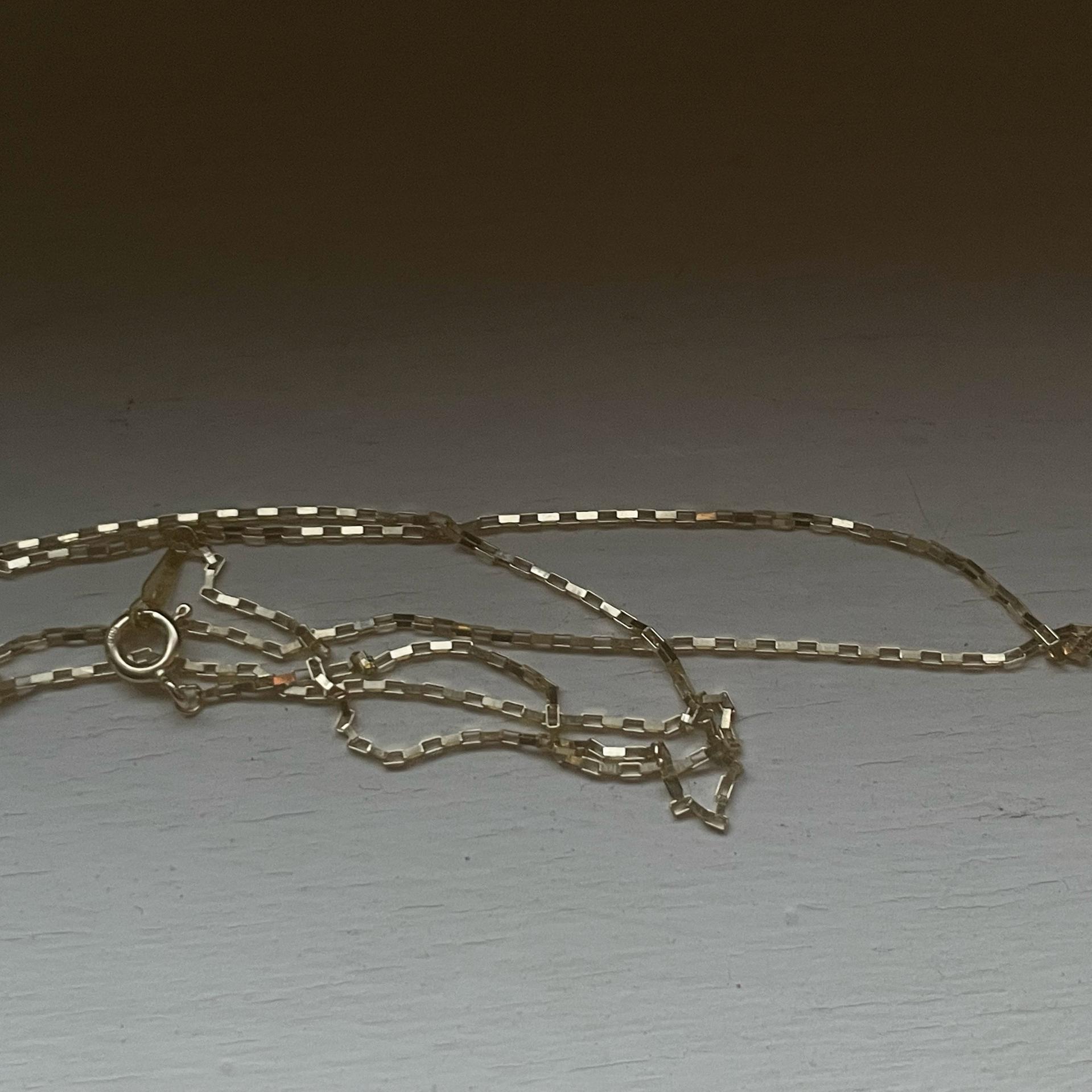 OBLONG CHAIN NECKLACE : THE STUFF