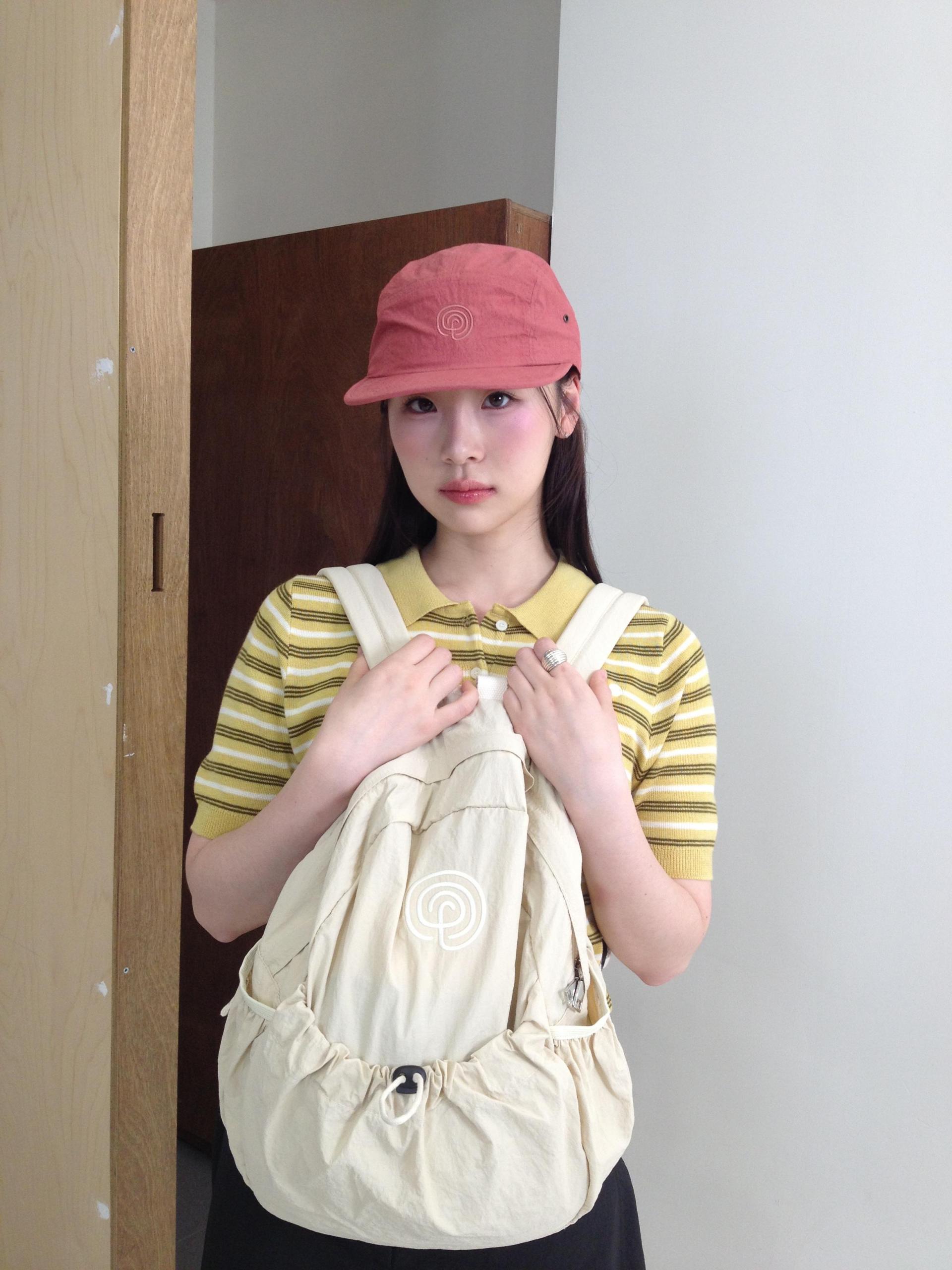 Labyrinth shirring backpack (skin beige) : FINDOUBT