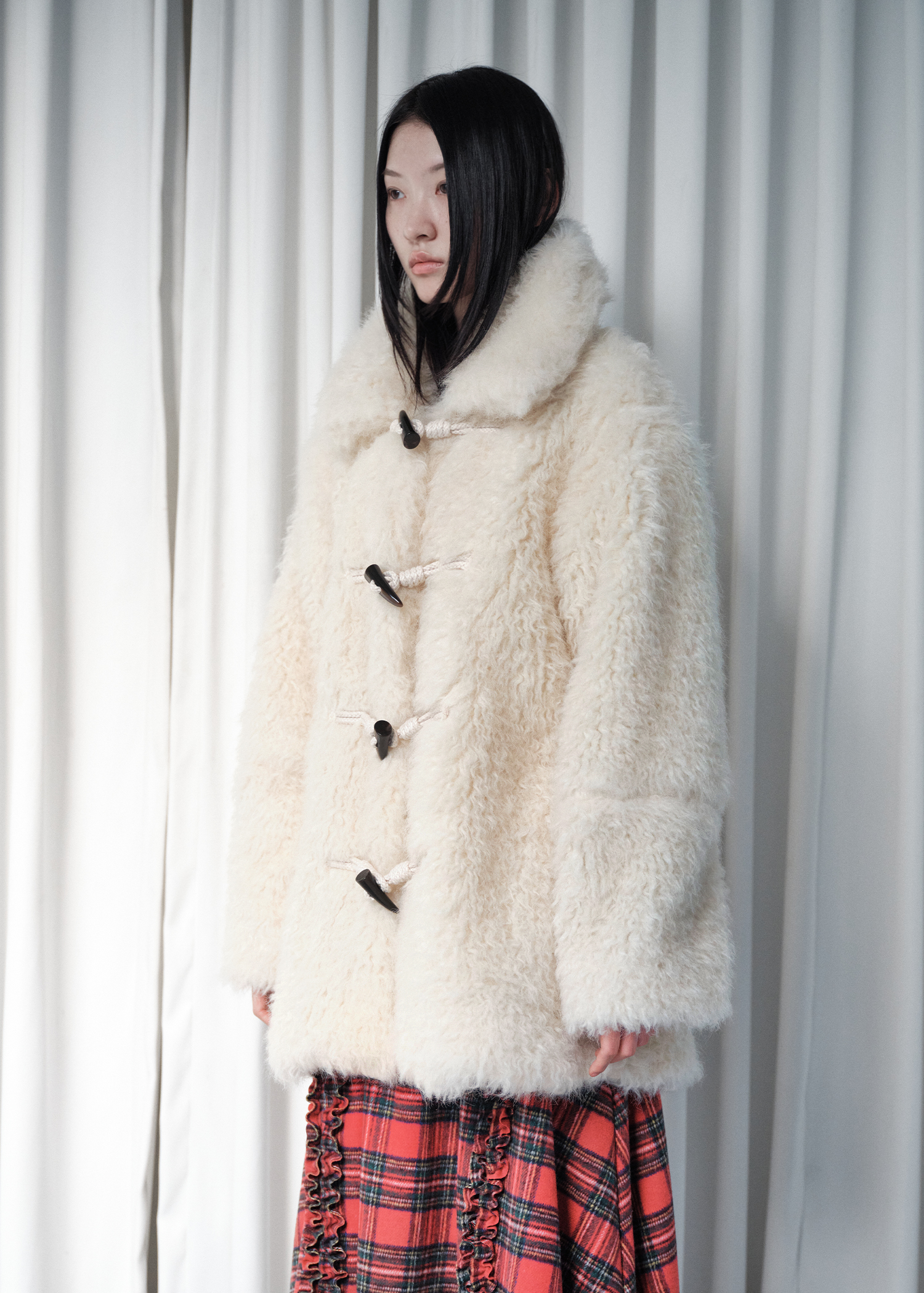 NIMBUS TOGGLE FUR COAT - IVORY - 감도 깊은 취향 셀렉트샵 29CM
