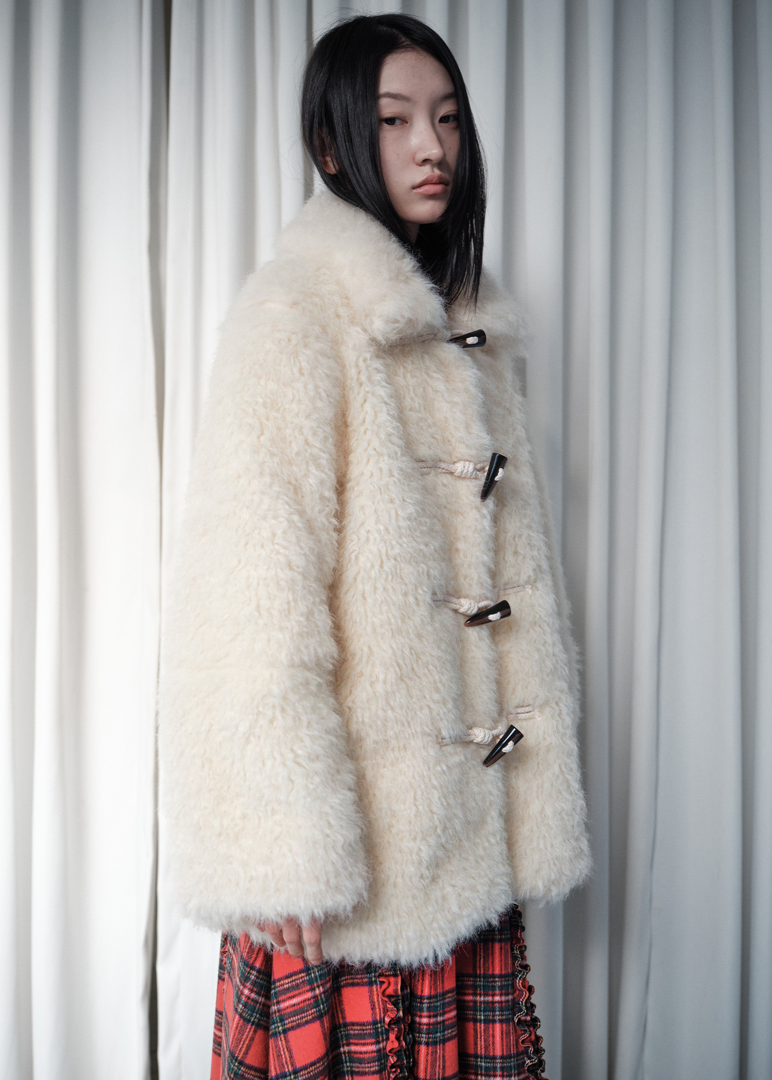 NIMBUS TOGGLE FUR COAT - IVORY - 감도 깊은 취향 셀렉트샵 29CM