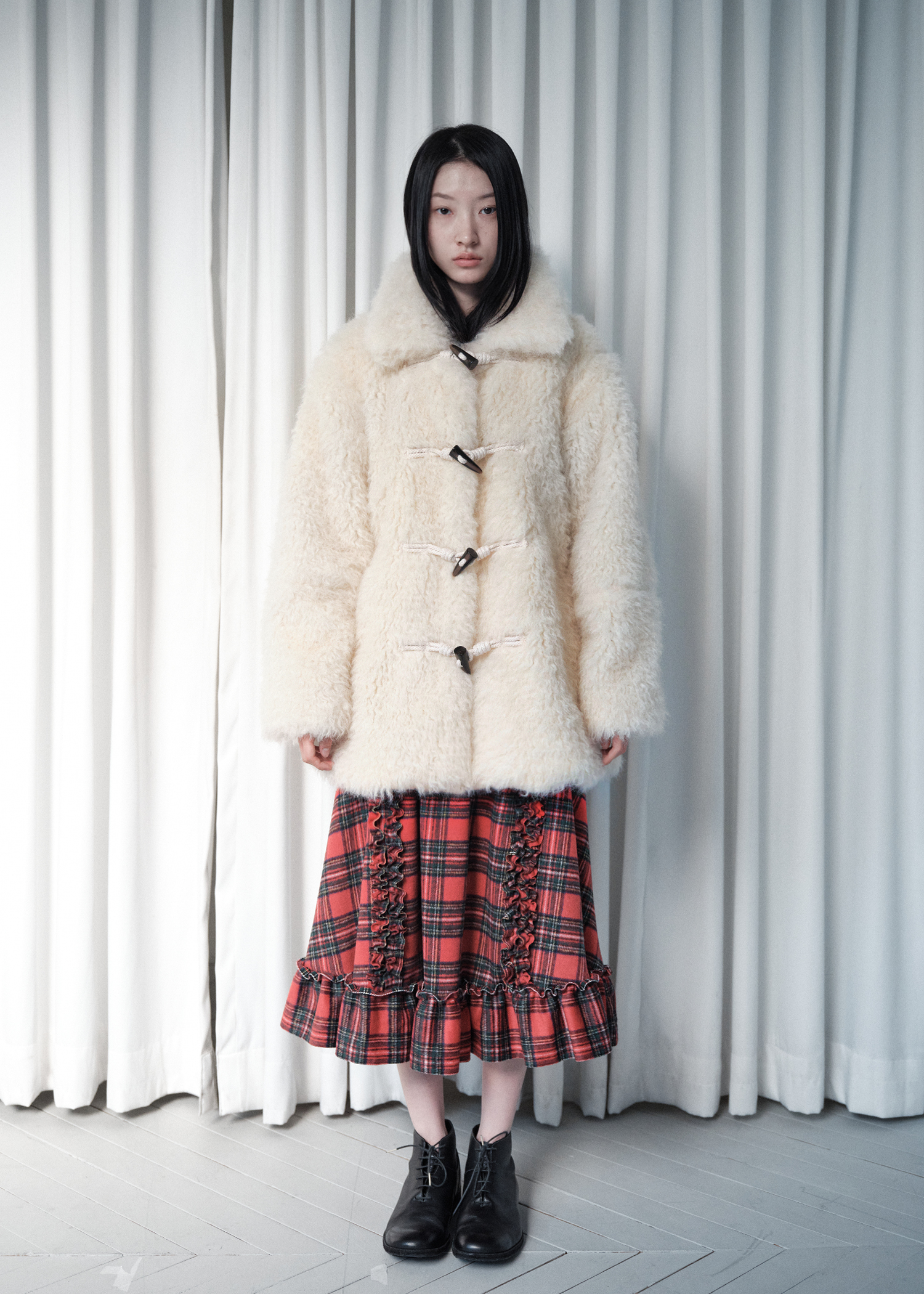 NIMBUS TOGGLE FUR COAT - IVORY - 감도 깊은 취향 셀렉트샵 29CM