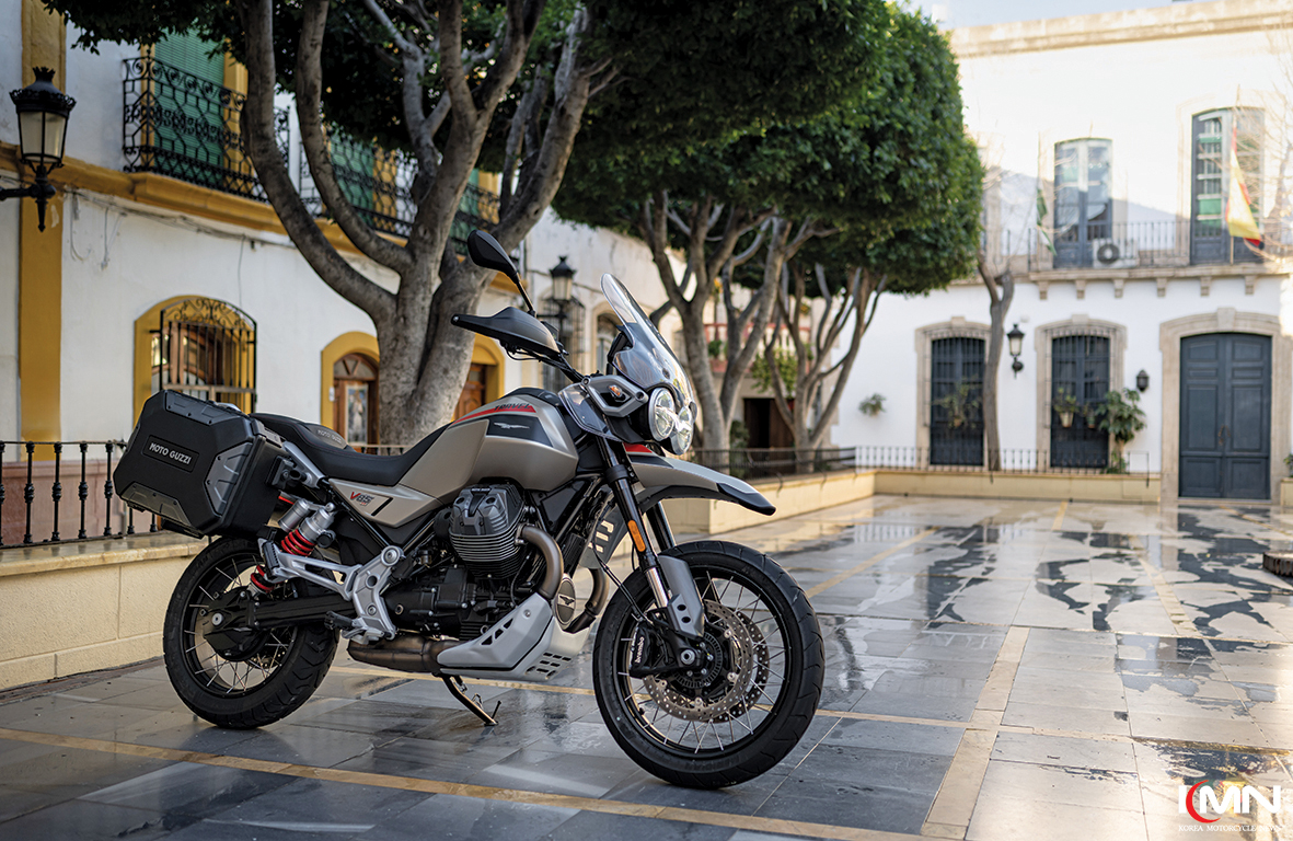 월드뉴스_MOTO GUZZI, V85TT Travel : 한국이륜차신문