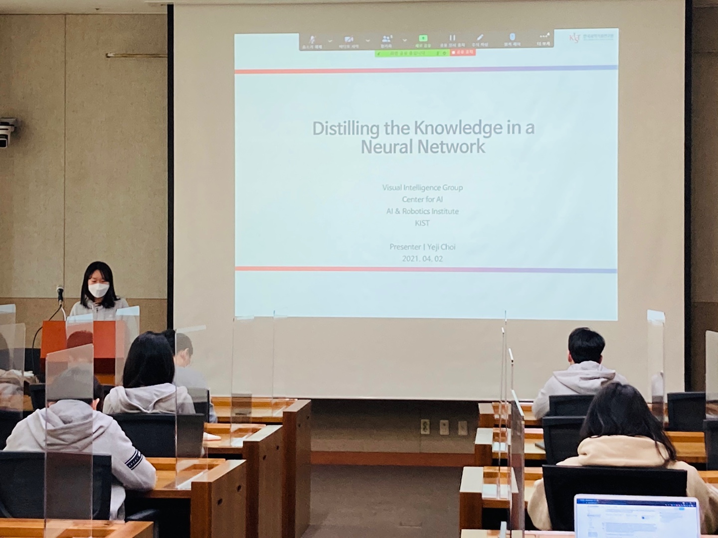 210402 Distilling the Knowledge in a Neural Network : 시각지능 연구팀 세미나