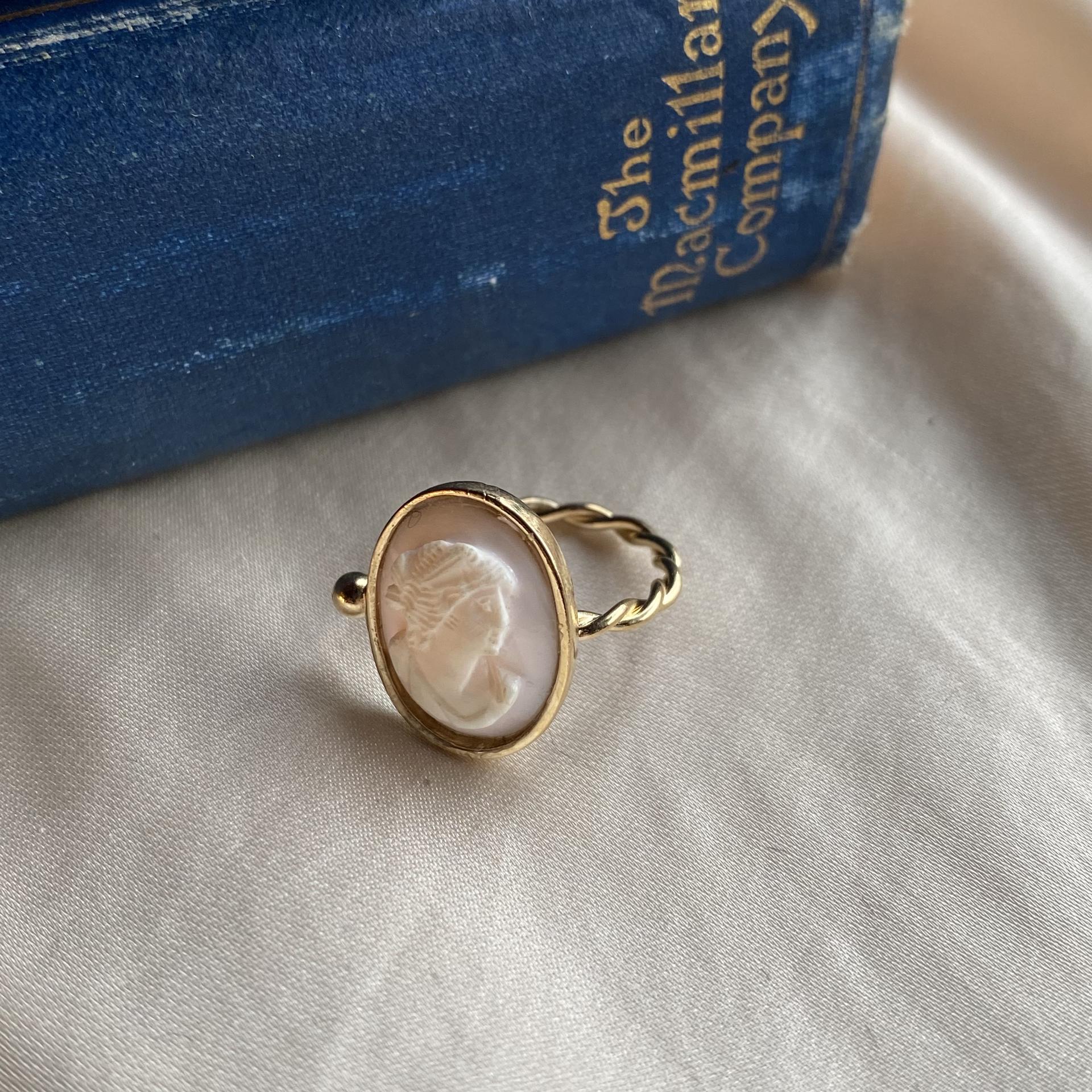 Shell Cameo Ring : Jamie collections