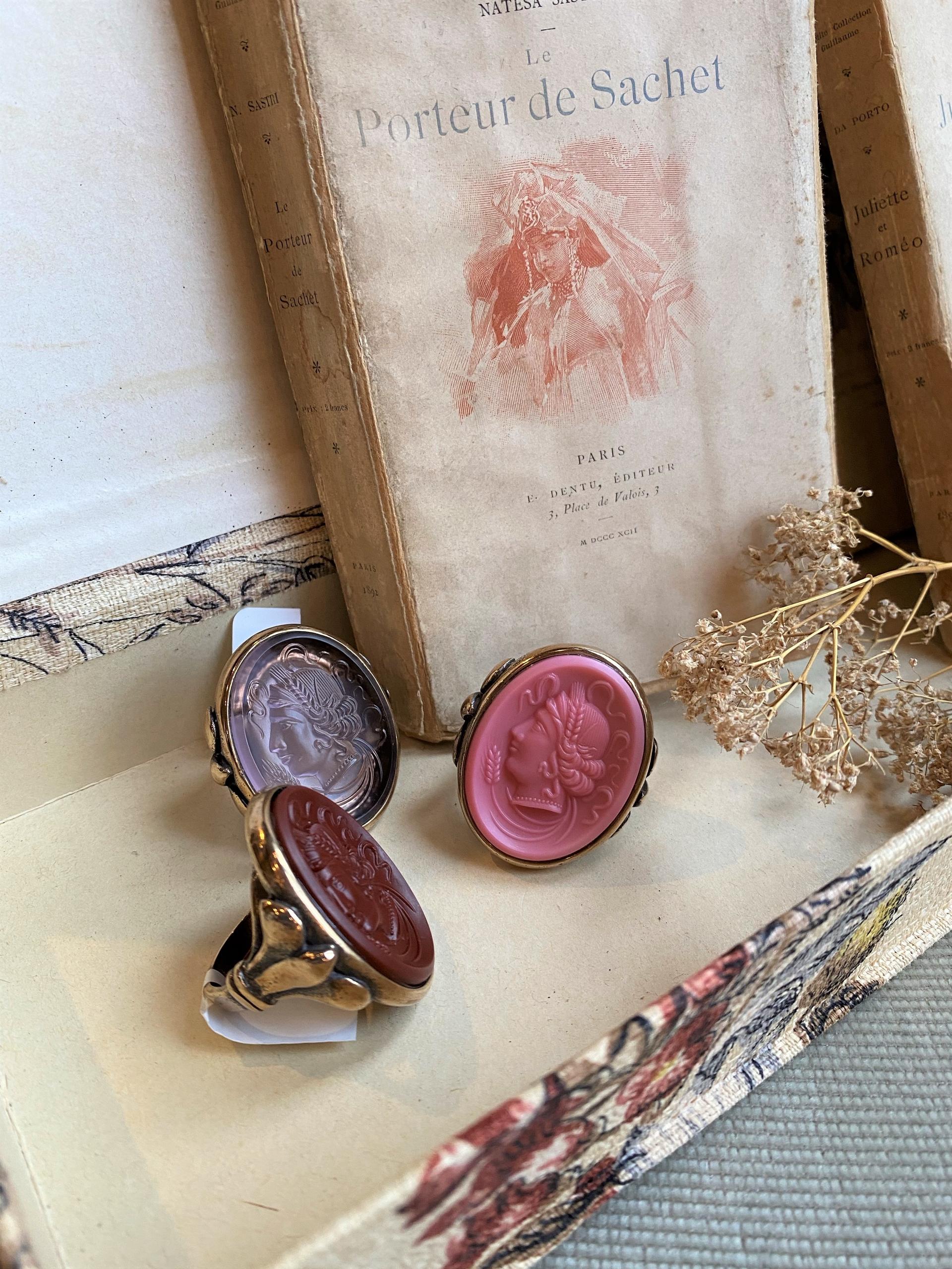 'Fleur de lis' band ring : Jamie collections