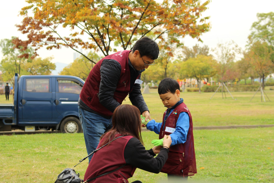 [숲가꾸기] 하나투어와 함께 한강에 팽나무와 나무수국 심기 : 블로그