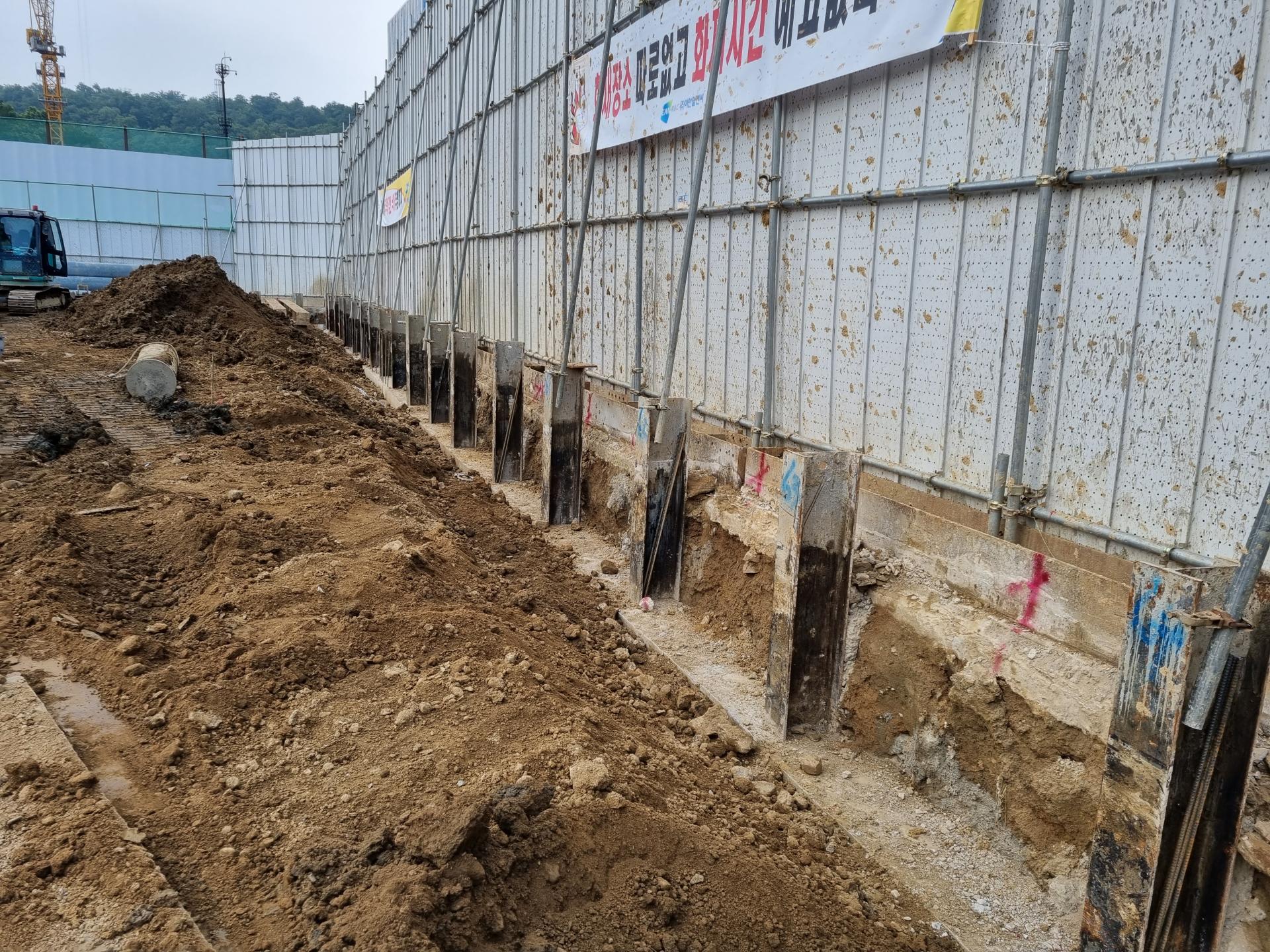 [2023년 6월 14일] 아침조회, 신규채용자 안전교육, cip cap con'c 타설, phc파일천공, 밀크주입, 통행로 ...