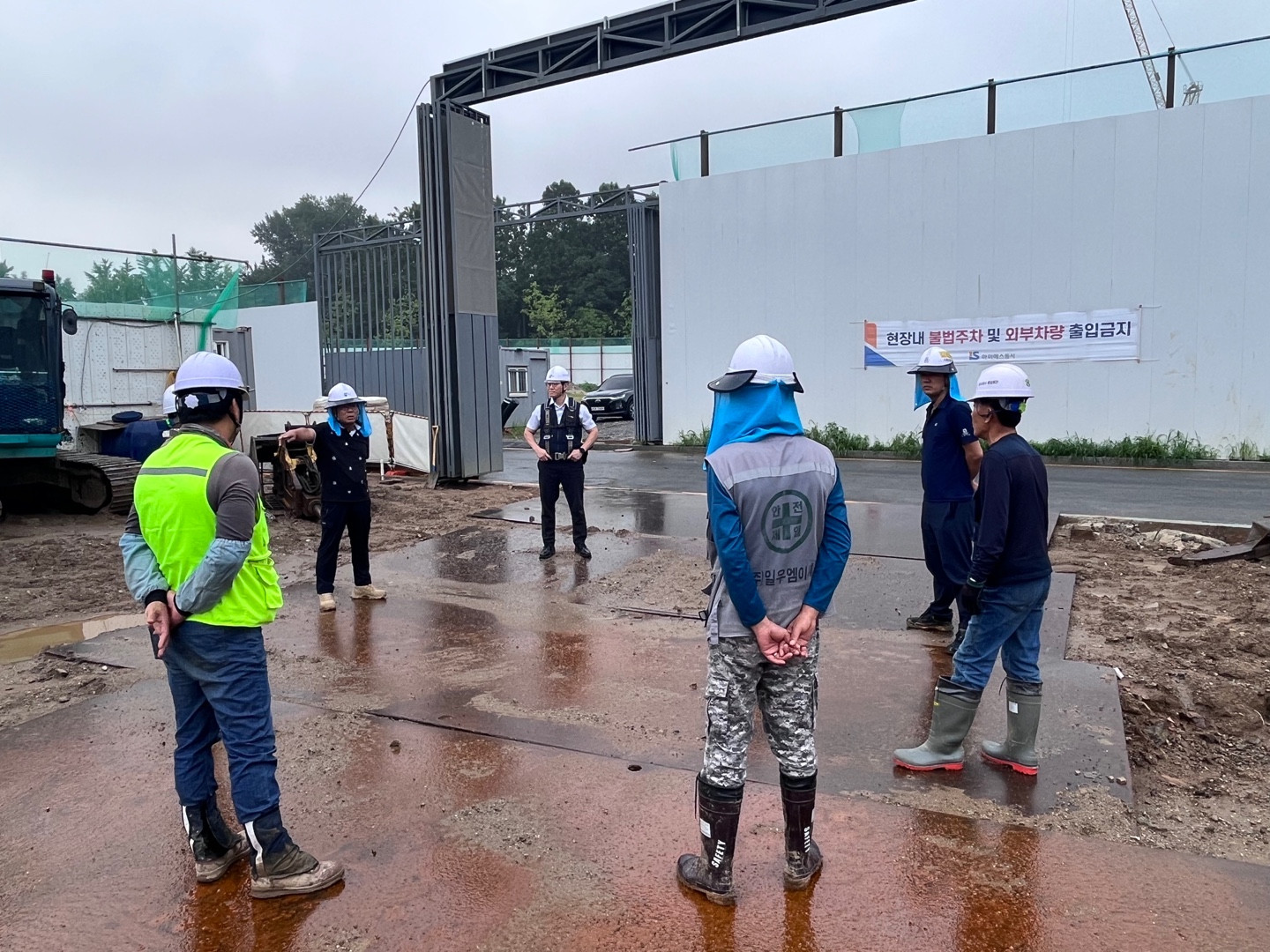 [2023년 7월 12일] 아침조회, 토사천막보양, 배면 cip cap con'c타설 및 두부정리, cip cap 상부 옹벽 ...