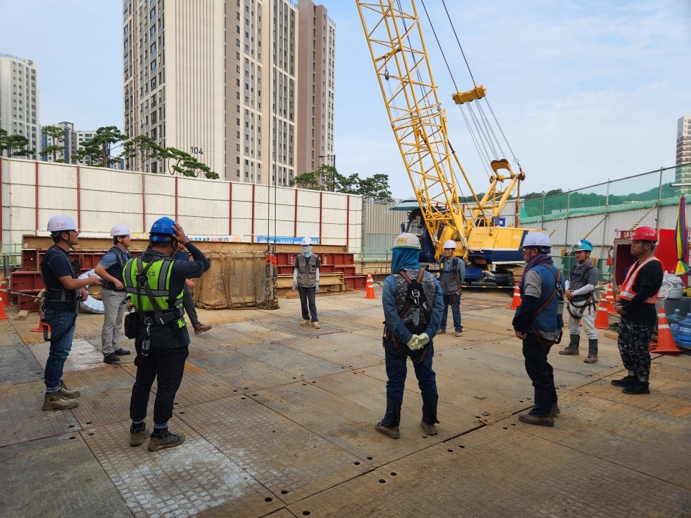 [2023년 8월 15일] 아침조회, 현장내 전경, 복공판 상부 : NCMN 비전센터