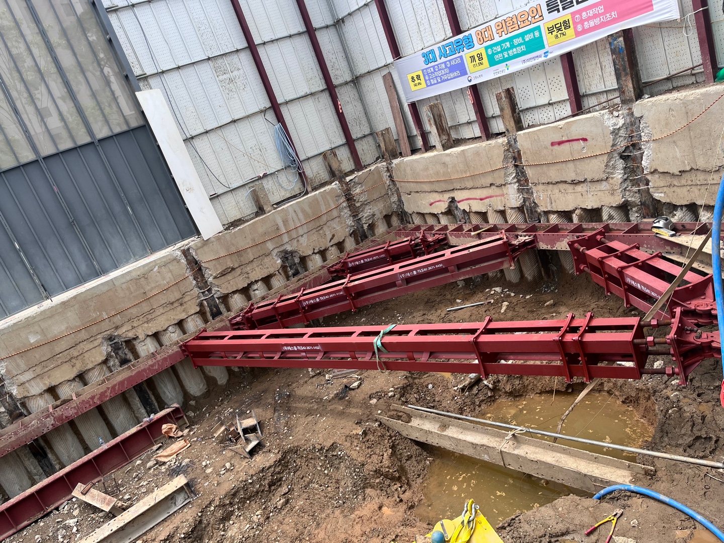 [2023년 7월 26일] 아침조회 1단 띠장 스트럿 설치 : NCMN