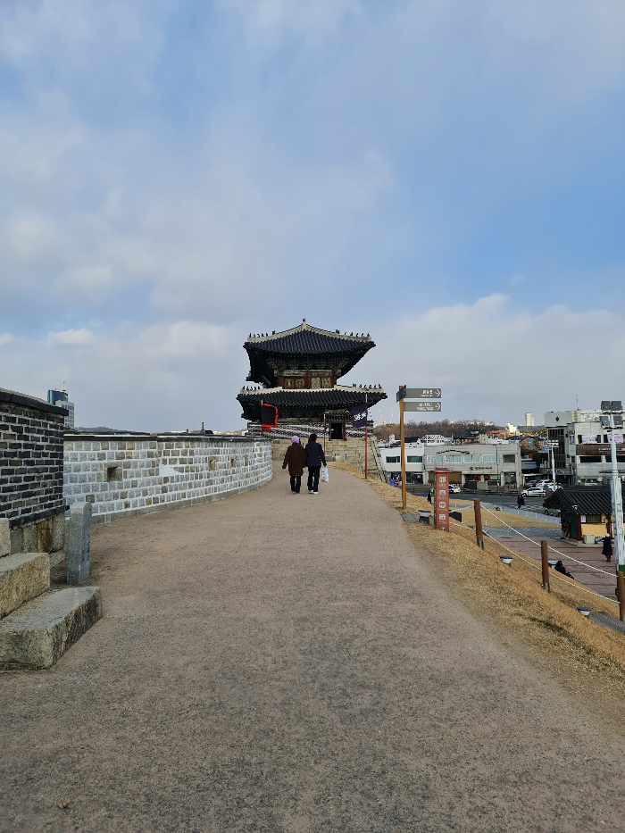 Go back in time at the Suwon Hwaseong Fortress : Korea Tour Planner