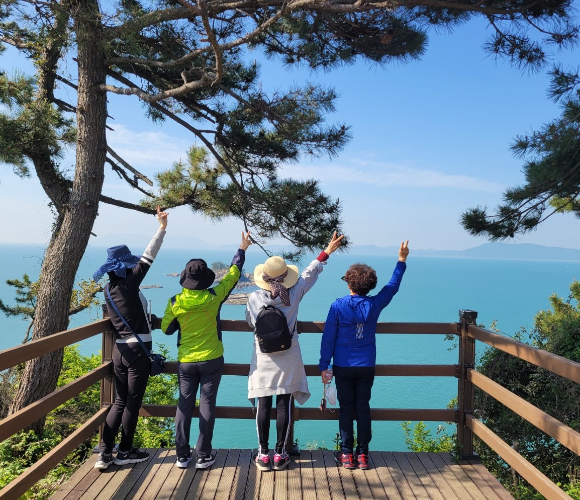 연육교로 이어진 다리를 지나 낭도에 이르다 : 현송요양병원 | 현송소식