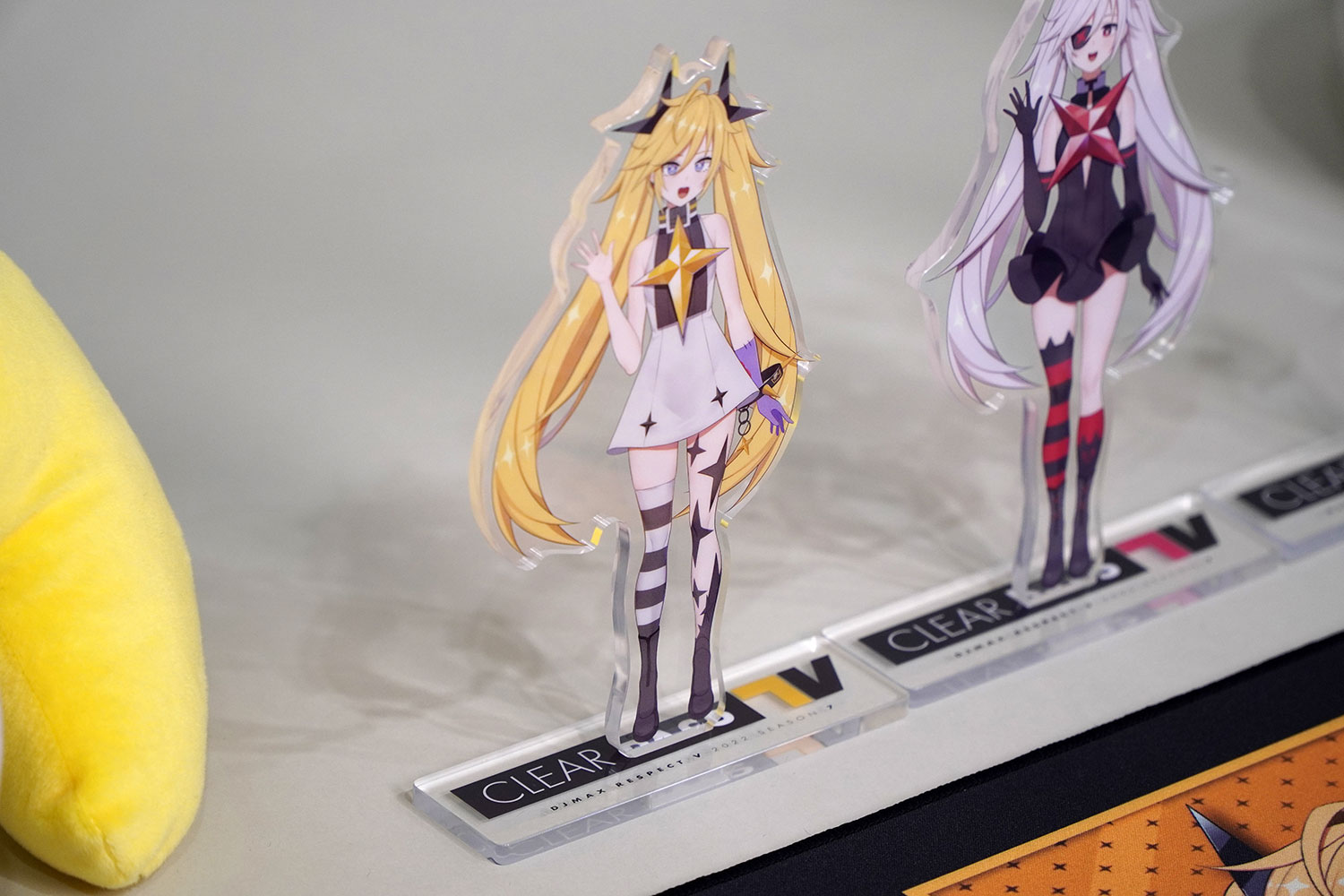 DJMAX RESPECT V S7 아크릴 스탠드 피규어 - EL CLEAR : DJMAX STORE