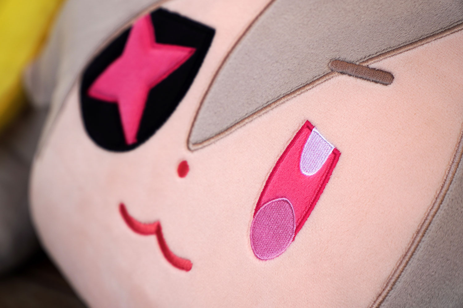 DJMAX RESPECT V So Happy 캐릭터 쿠션 - EL FAIL : DJMAX STORE