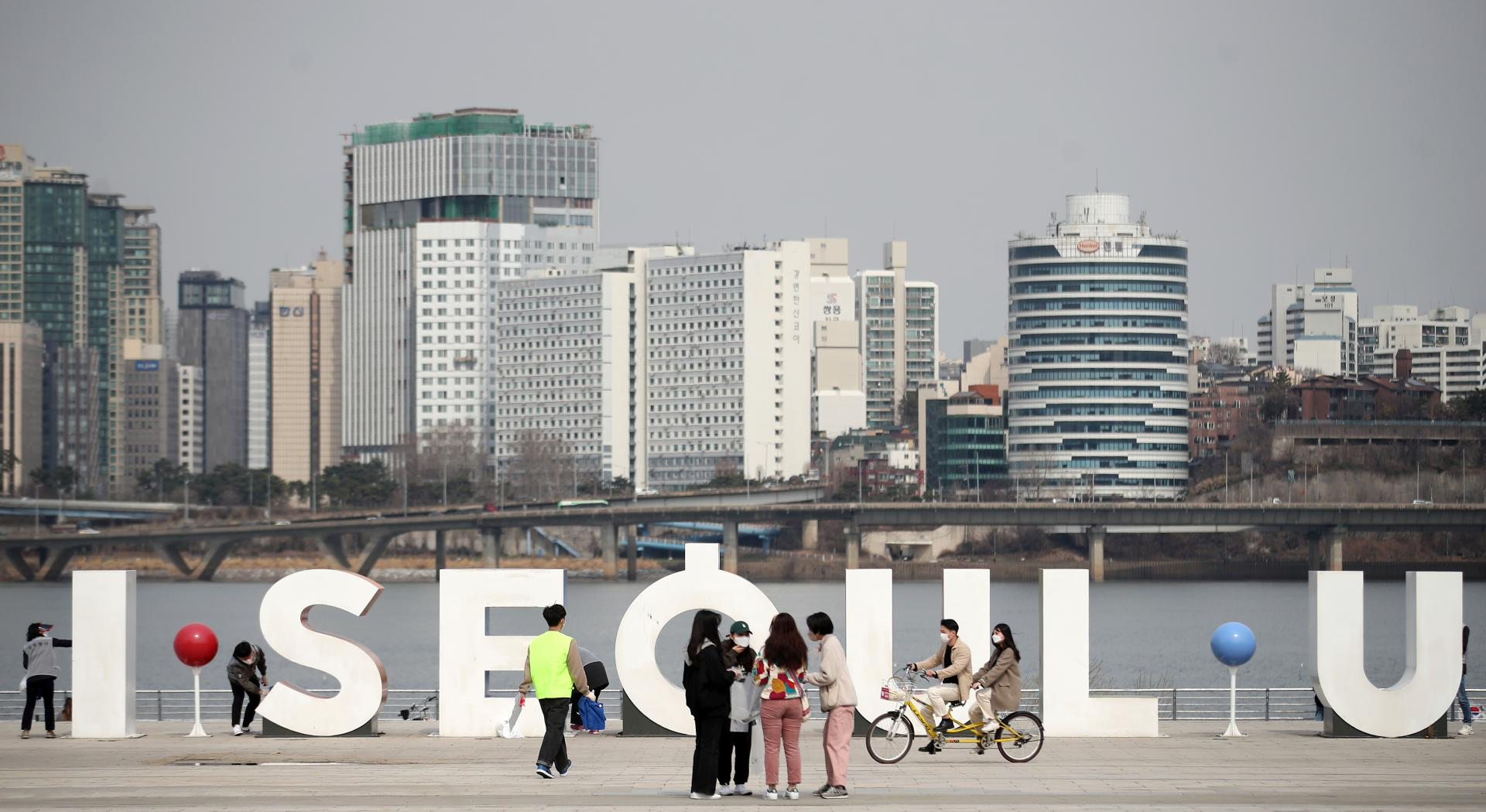서울시, 'I·SEOUL·U' 대체할 새로운 슬로건 후보 발표 : 이슈
