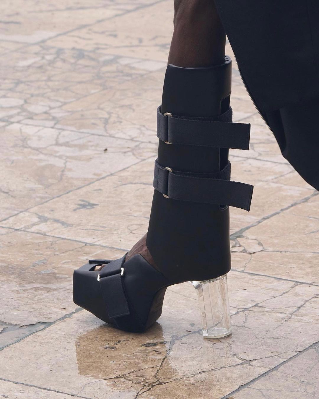 기브스 같은 릭 오웬스 SS24 풋웨어👢 : 데일리패션뉴스 - dafanew