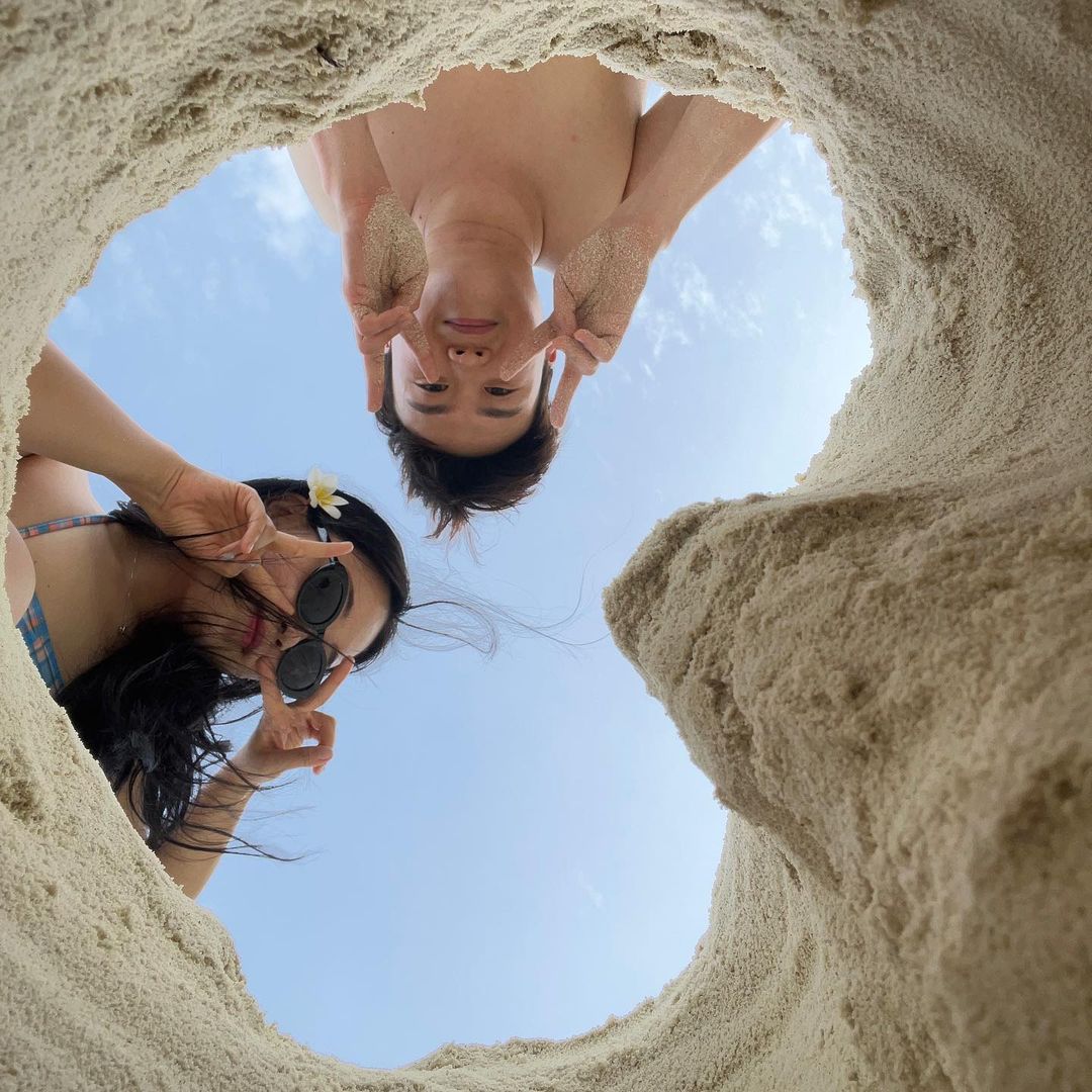 셀피 트렌드 🏝 모래 하트샷 셀피📷 : 데일리패션뉴스 - dafanew